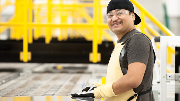 First Solar Posts Biggest-Ever Loss as Revenue Slides | IndustryWeek